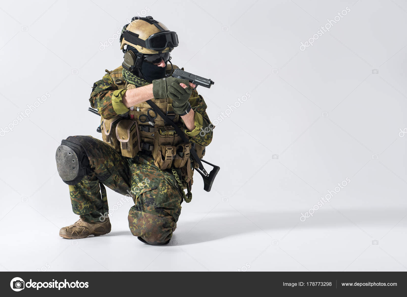 Orderly peacemaker in uniform firing pistol — Stock Photo ...