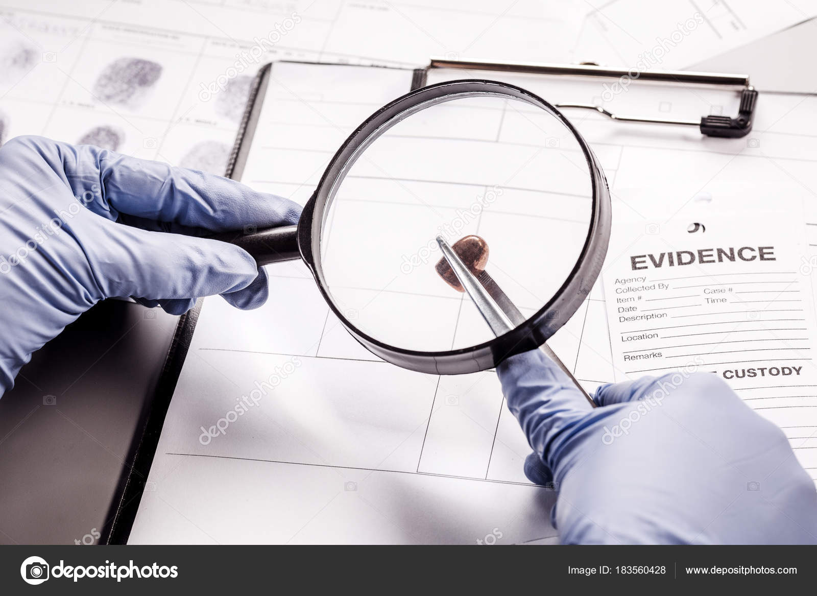 Detective through a magnifying glass looking at a evidence — Stock ...