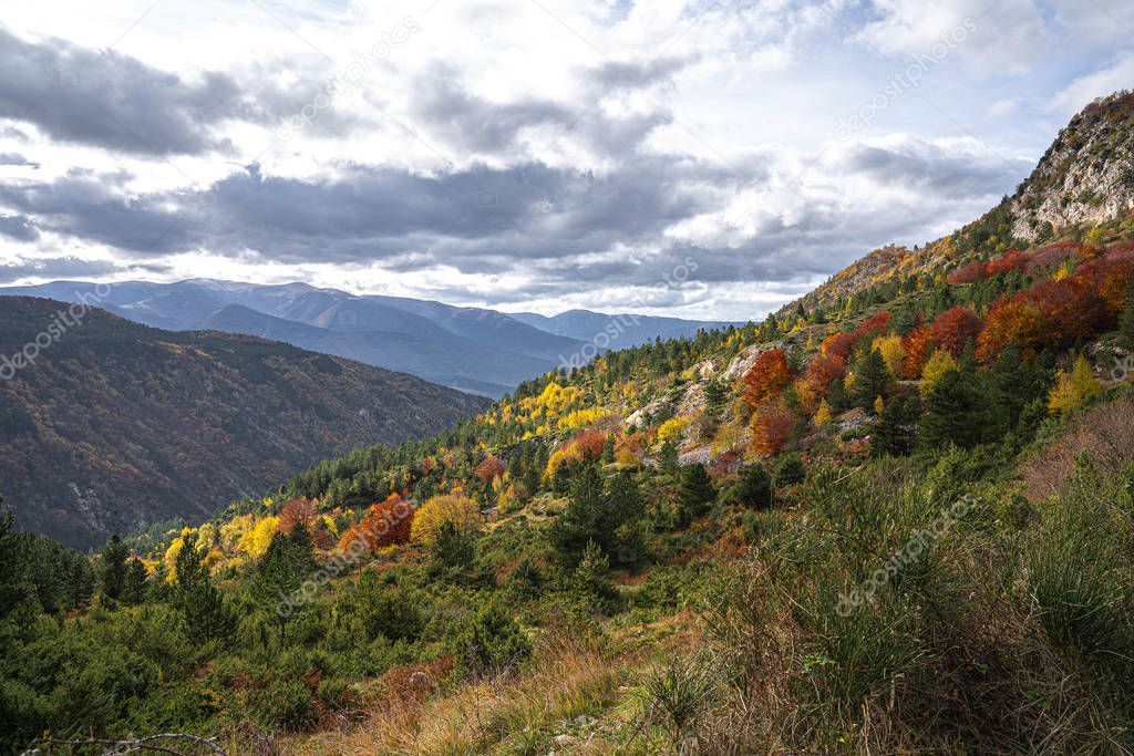 Otoño de colores en las montañas de Abruzzo, Italia 2023