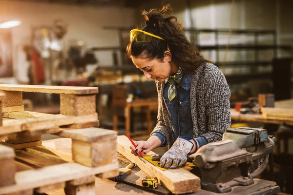 Female carpenter Stock Photos, Royalty Free Female carpenter Images ...