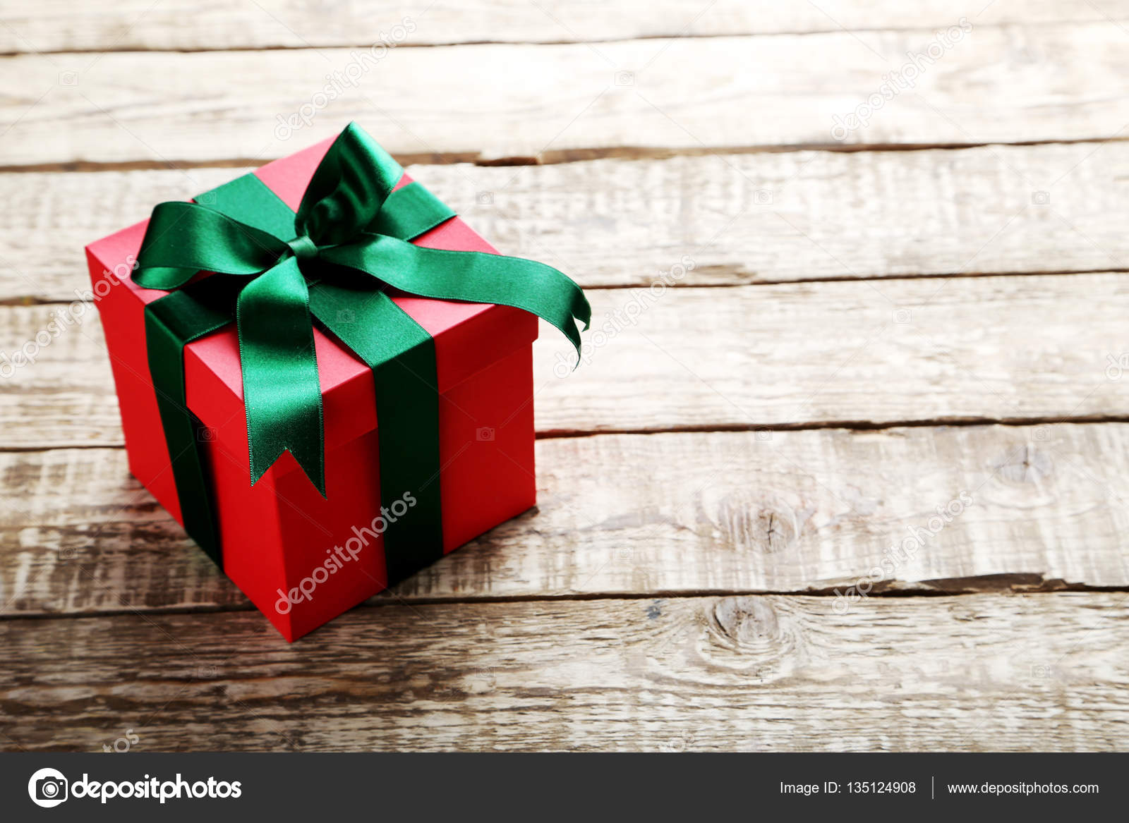 Gift box with ribbon Stock Photo by ©5seconds 135124908