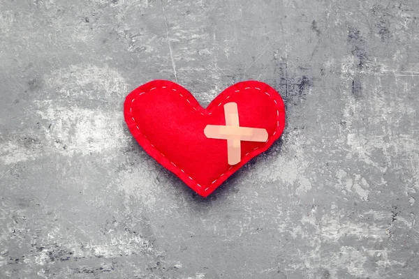 Corazón tirita fotos de stock, imágenes de Corazón tirita sin royalties ...