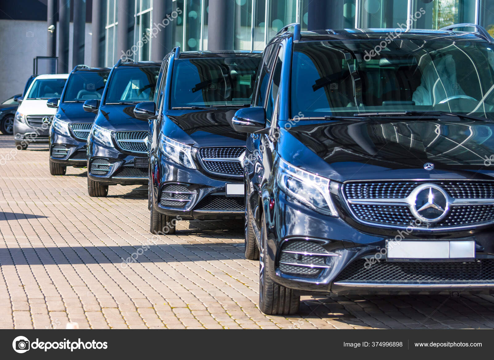 Black Mercedes Benz Class Front View Minivan Row Parking Lot — Stock ...
