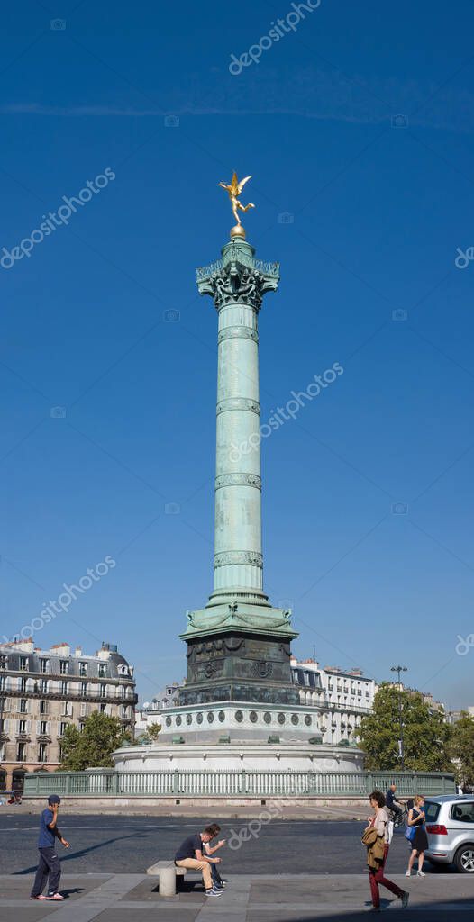 PARÍS - 18 DE SEPTIEMBRE DE 2014: La Columna de Julio o Colonne de ...