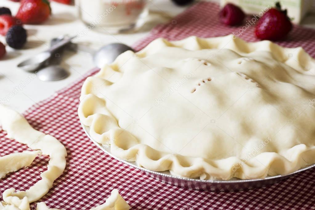 Uncooked Mixed Berry Pie with Crimped Crust Stock Photo by ©Viennetta ...