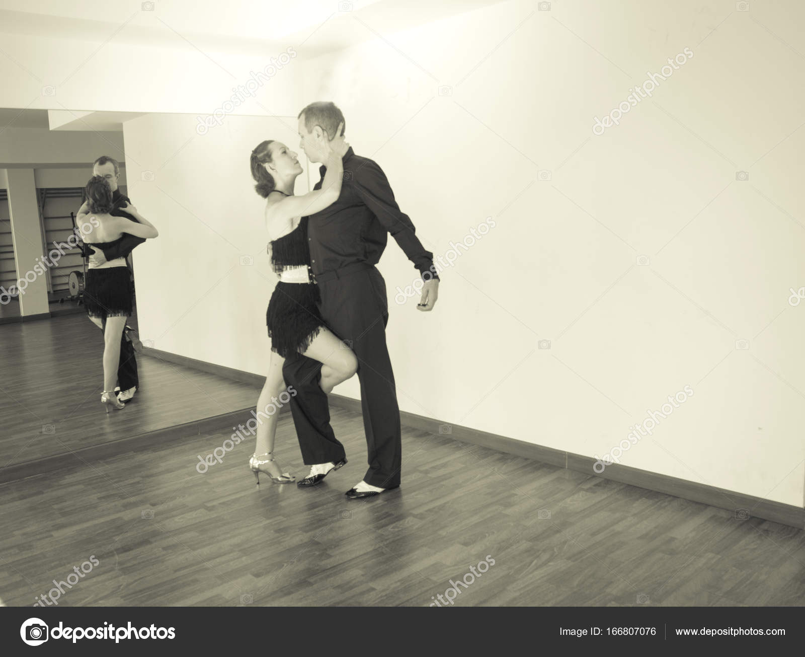 Couple of dancers dancing latin dances — Stock Photo © GemaIbarra #166807076