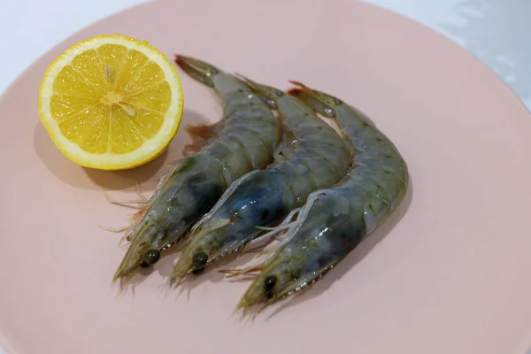 Råa tiger räkor Stock Photos, Royalty Free Råa tiger räkor Images ...