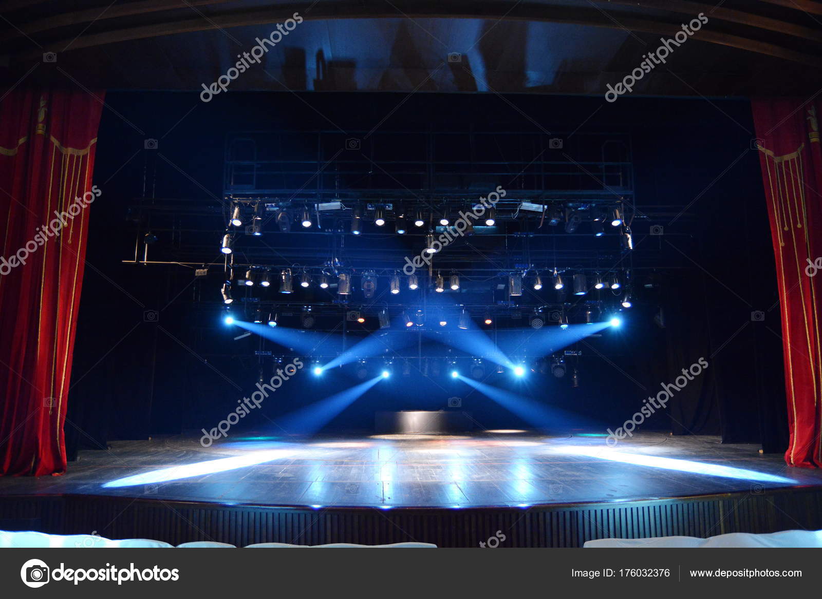 Red Theater Curtain Rays Light Dark Background Stock Photo by ©lu77 ...