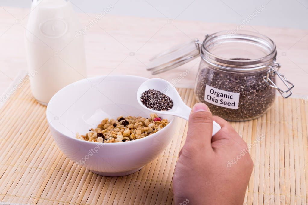 Semillas de chía con leche fresca, alimentos antioxidantes nutritivos ...