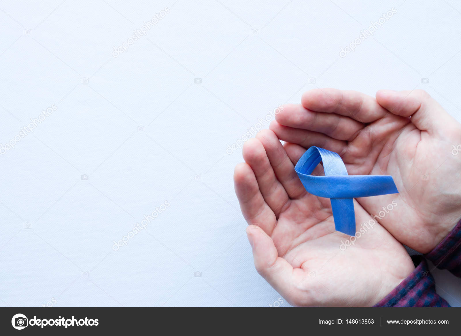 Man holding a symbol of the blue ribbon — Stock Photo © itakdalee ...