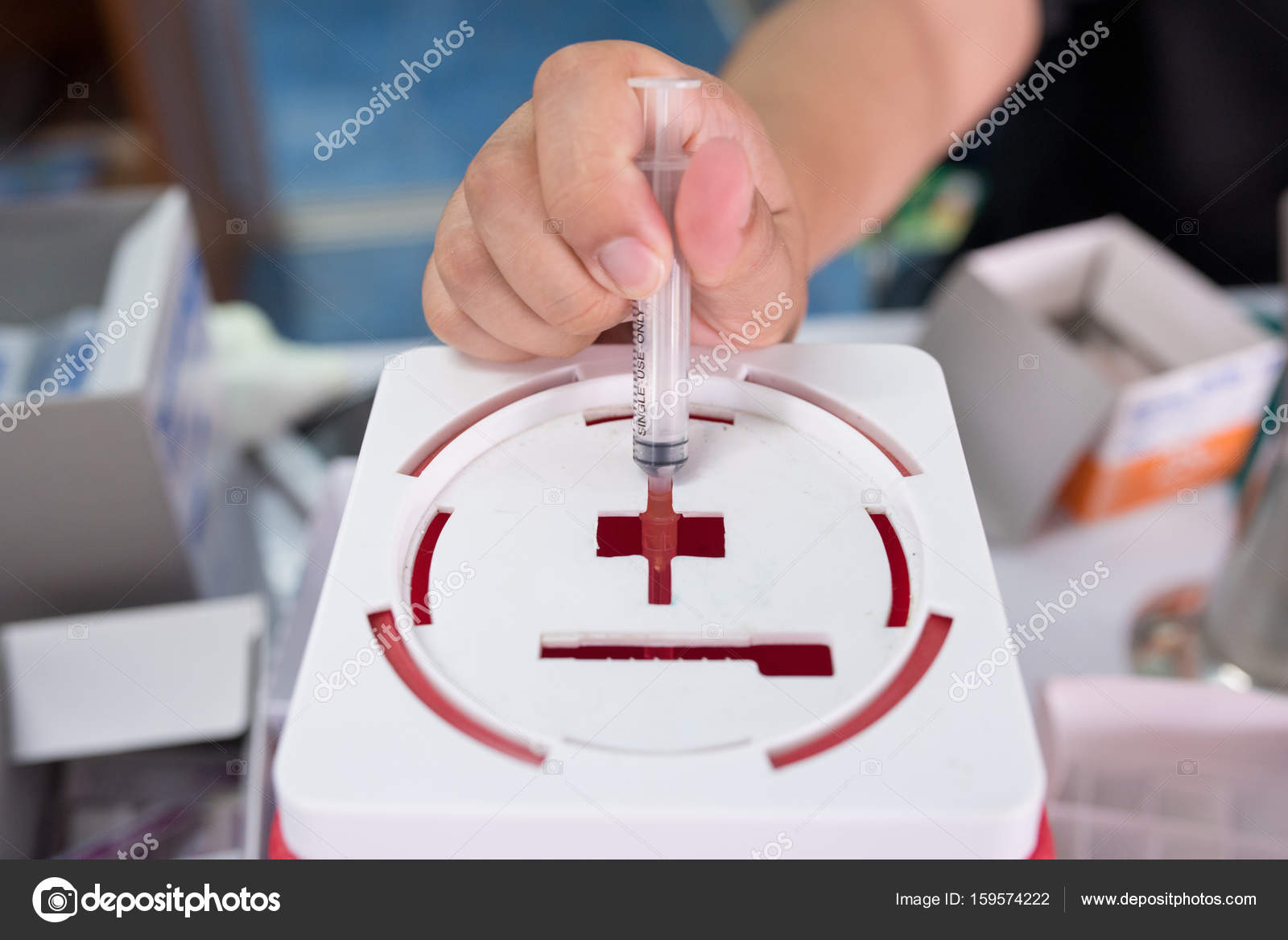 Medicine worker disposing medical waste into plastic containers — Stock ...