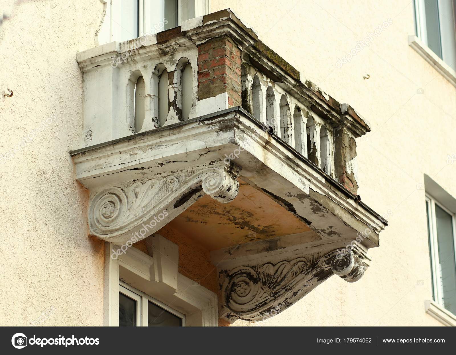 Balcony Decay Deterioration Visible Structural Bricks Old Downtown ...