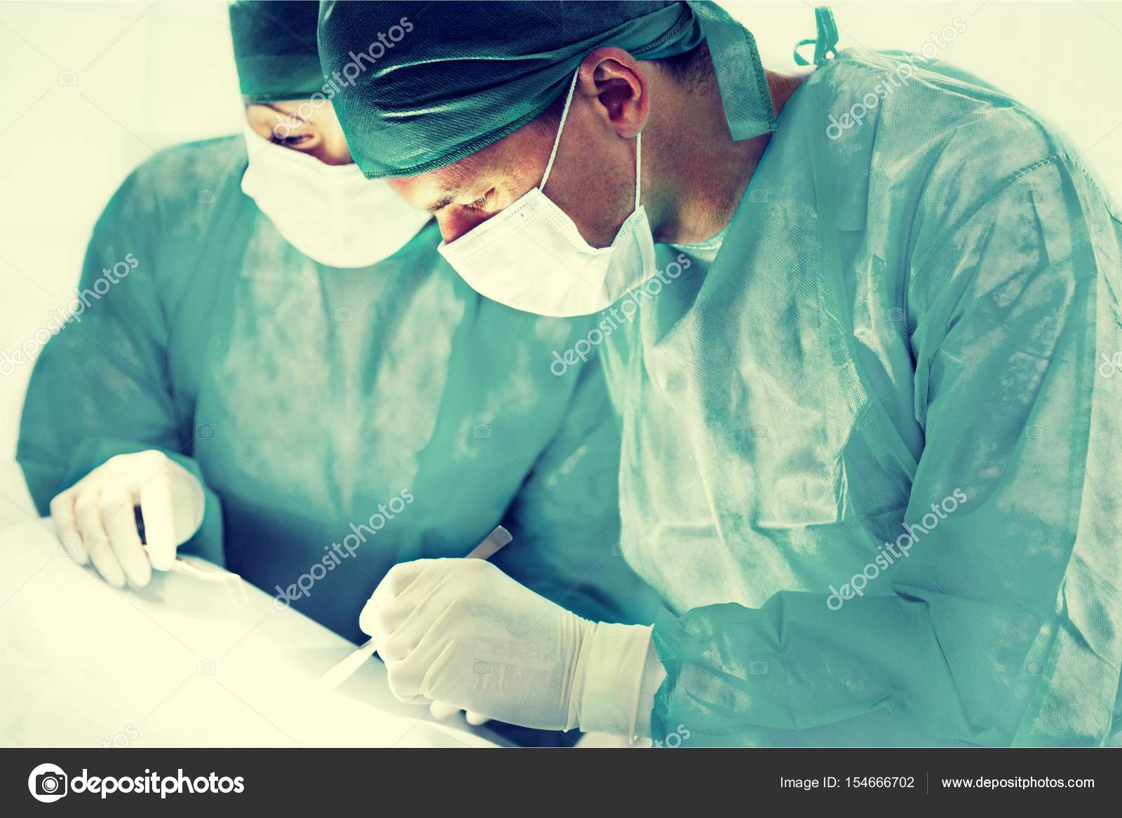 Cirujanos hacen una operación: fotografía de stock © billiondigital ...