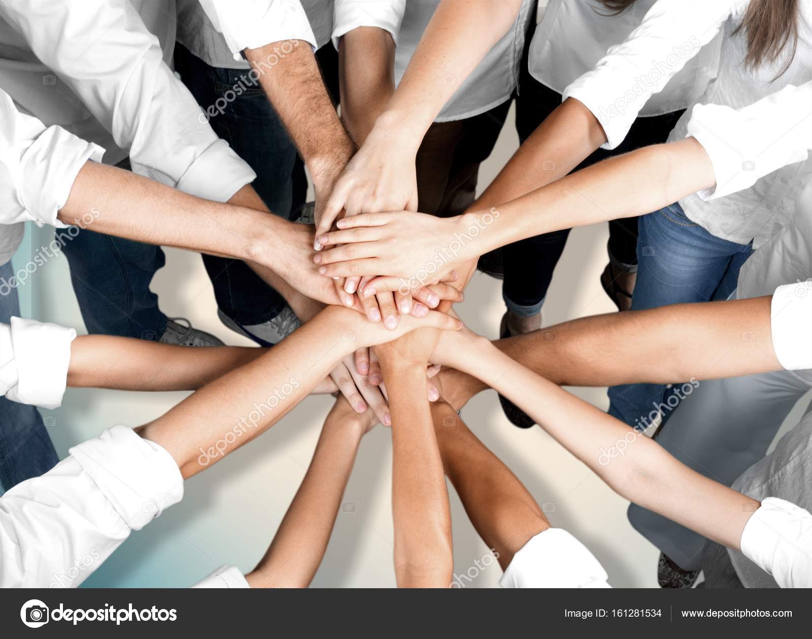 Gente apilando manos — Foto de stock #161281534 © billiondigital