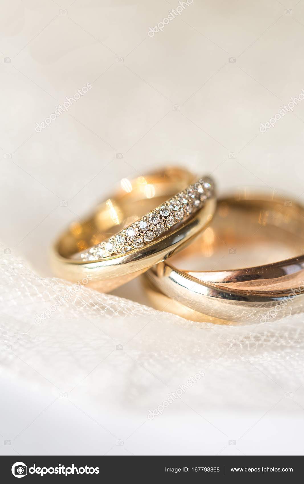 Golden wedding rings Stock Photo by ©billiondigital 167798868
