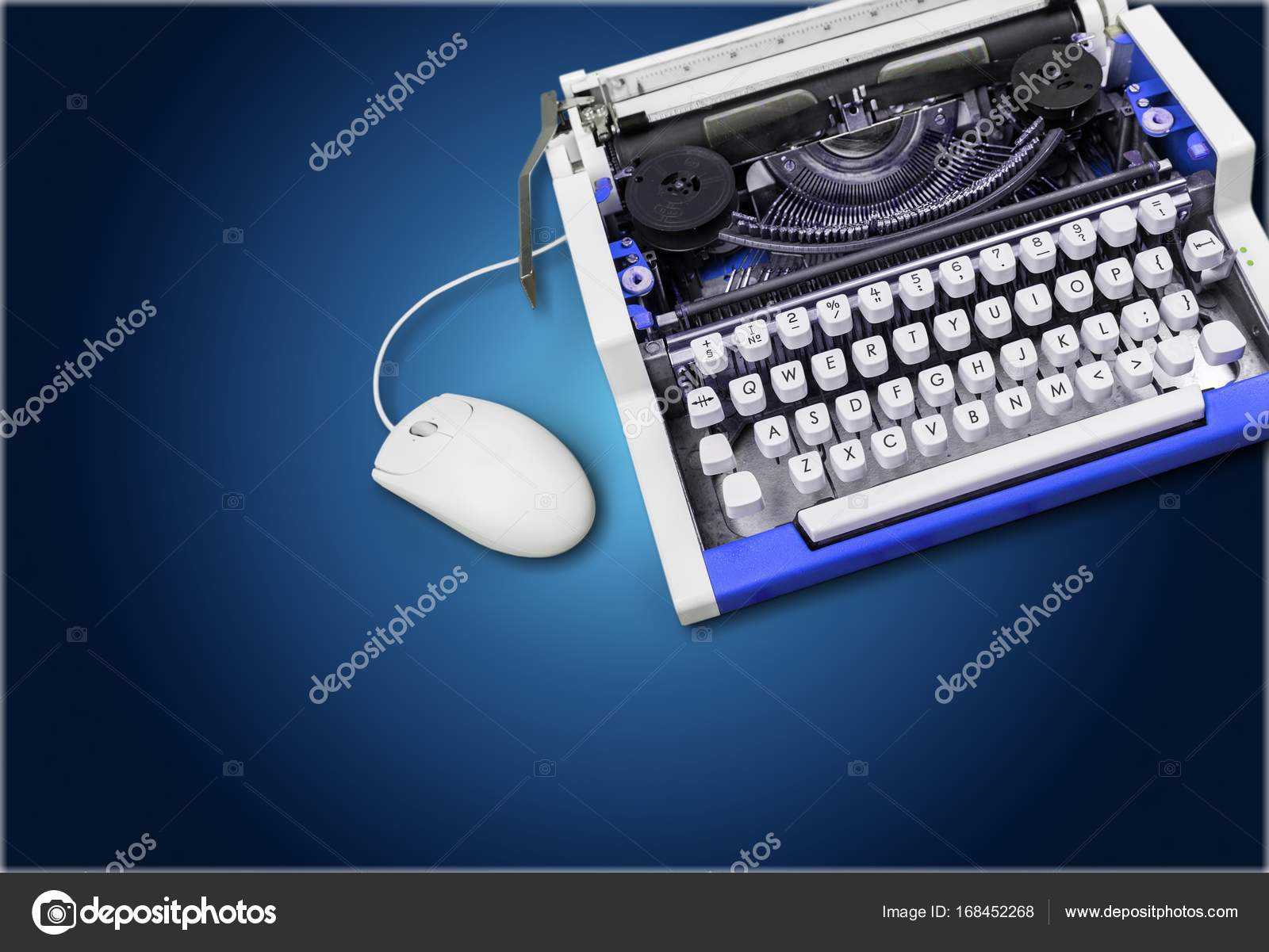 Old typewriter with computer mouse Stock Photo by ©billiondigital 168452268