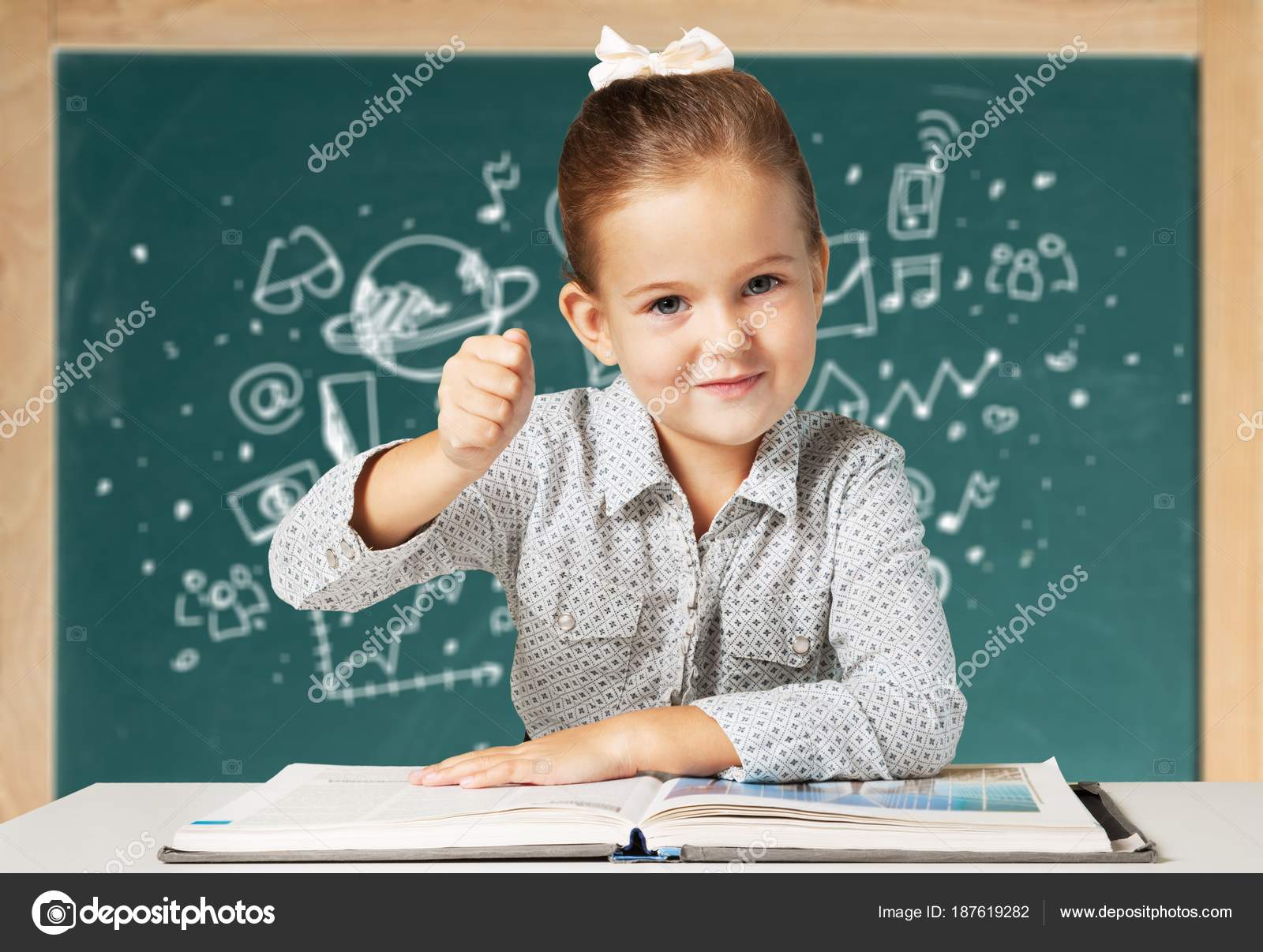 Photo Young Cute Girl Study School Green Chalkboard Background — Stock ...