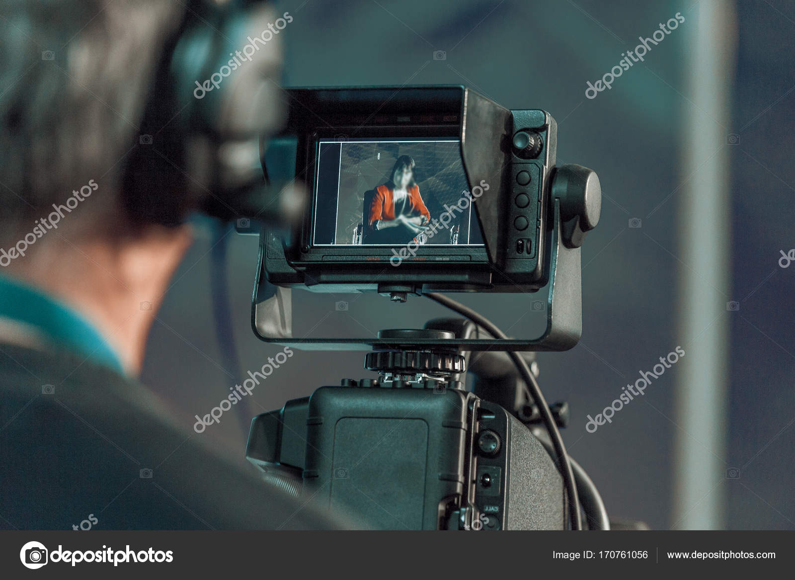 Operator photography in the evening show studio — Stock Photo ...