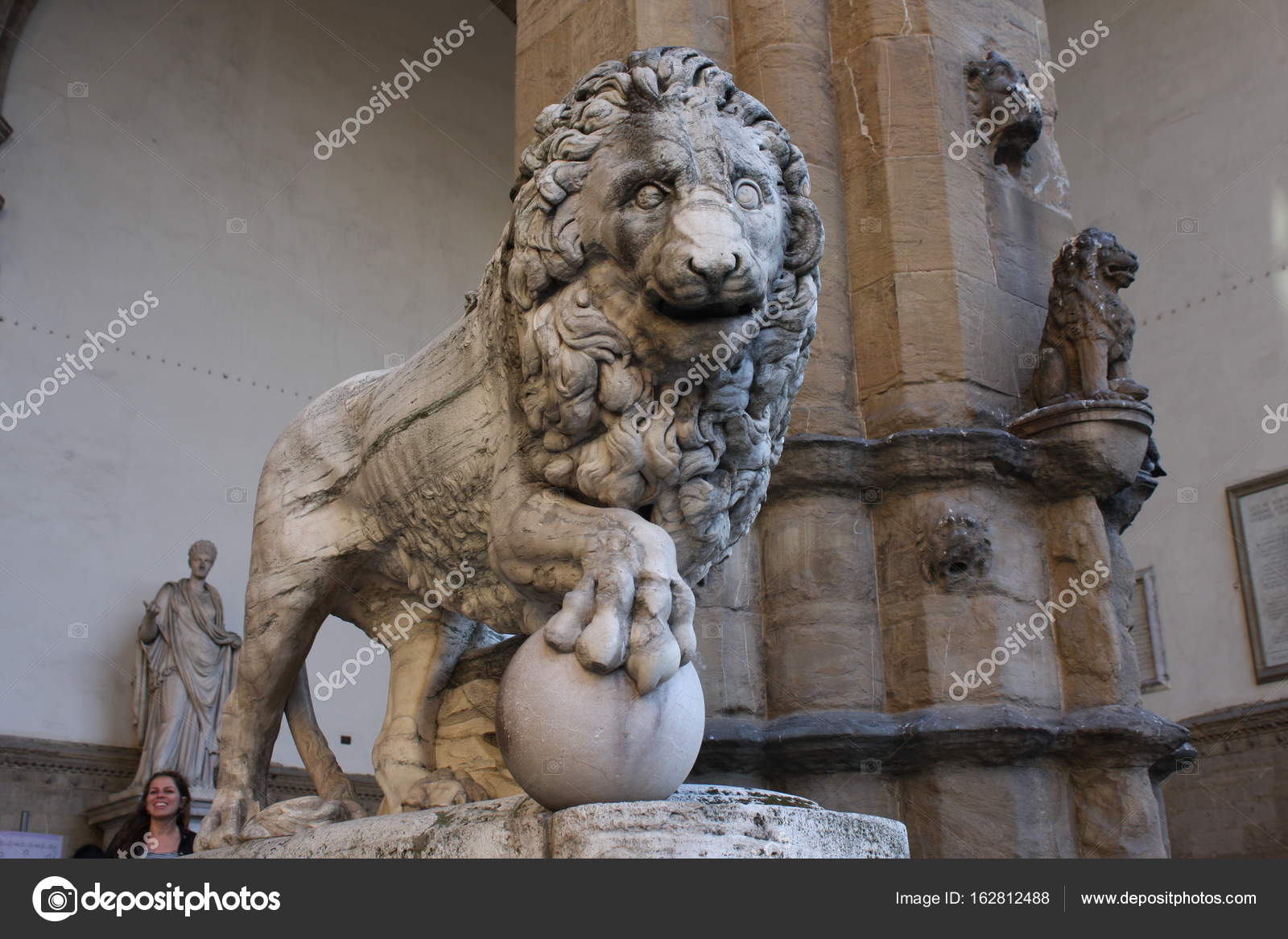 Florence, Tuscany, Italy: ancient statue of a lion in Piazza della ...
