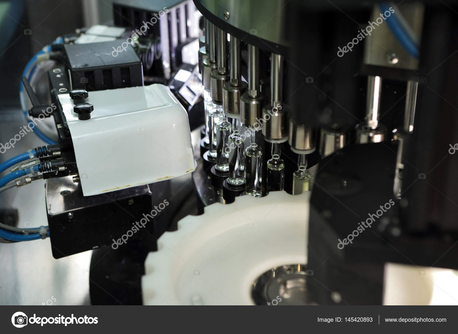 Sterile capsules for injection. Bottles on the bottling line of the ...