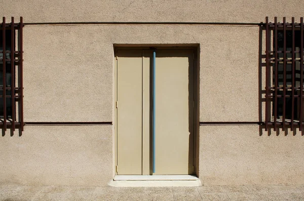 Emergency exit building Stock Photos, Royalty Free Emergency exit ...