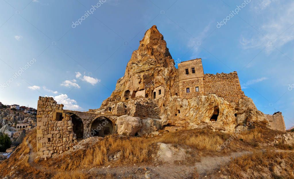 Un castillo de roca en Capadocia Turquía en un día soleado 2023