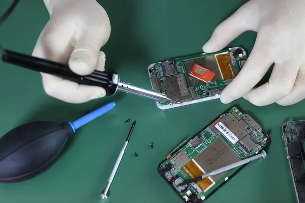 Mobile phone repair Stock Photos, Royalty Free Mobile phone repair ...