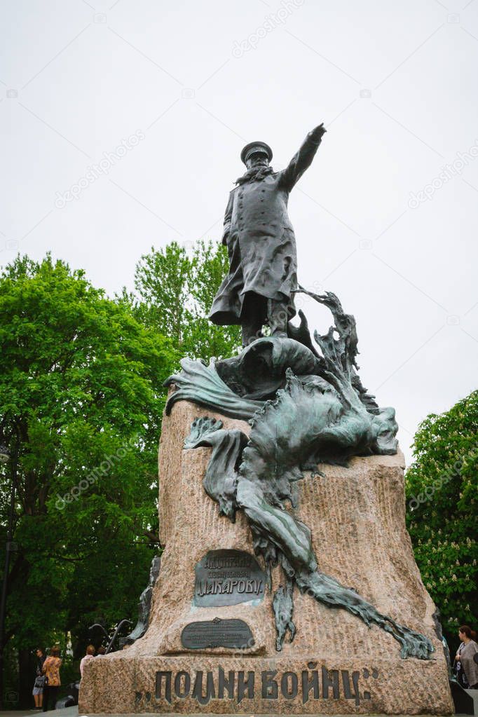 Monumento al almirante Stepan Osipovich Makarov en Kronstadt en la 2022