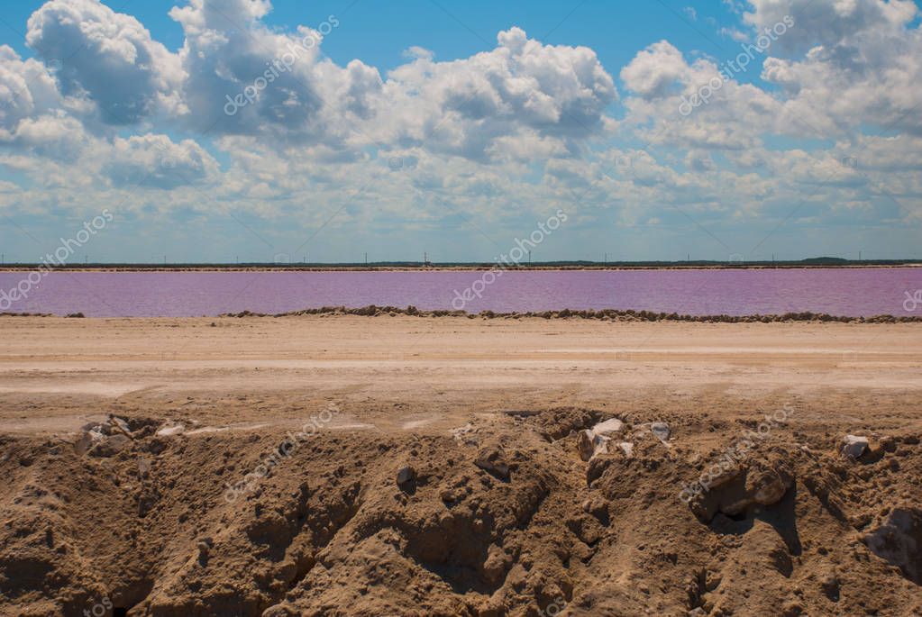 Lago Rosa. Sorprendente piscina roja utilizada en la producci n de sal cerca de Rio Lagartos, M ...