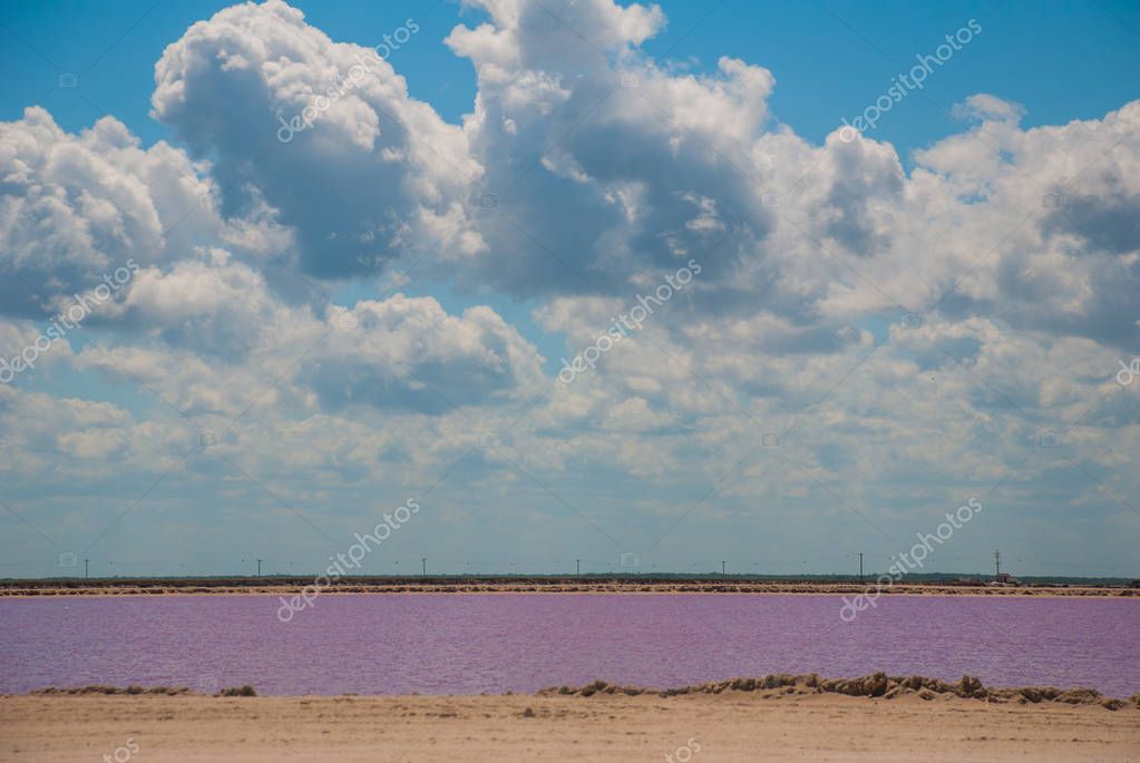 Lago Rosa. Sorprendente piscina roja utilizada en la producción de sal cerca de Rio Lagartos ...