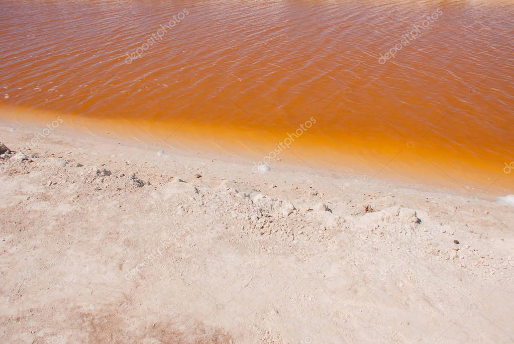 Sorprendente piscina roja utilizada en la producción de sal cerca de Rio Lagartos, México ...
