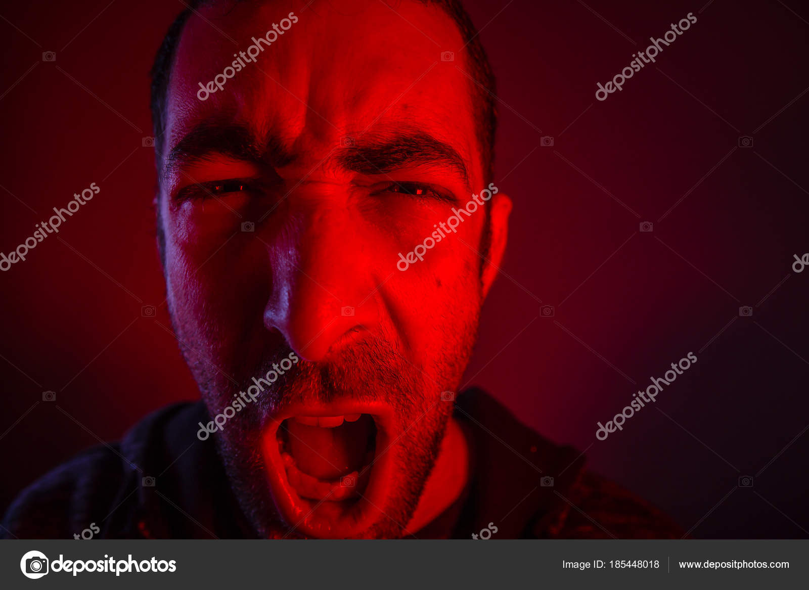 Man with angry facial expression screaming out loud — Stock Photo ...
