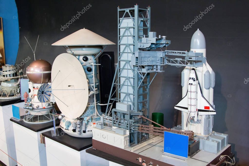 modelos de naves espaciales en la Casa Central de Aviación y Cosmón 2023