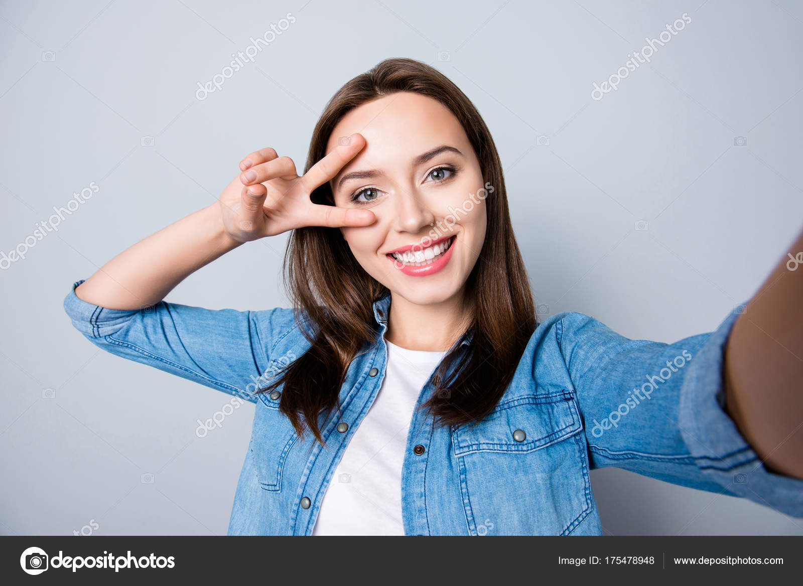 Self-portrait of confident brunette cute girl with beaming smil — Stock ...
