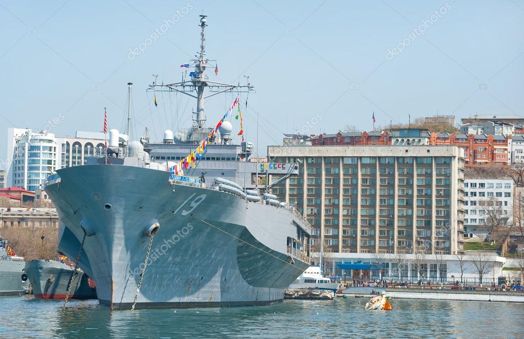 US Navy 7th Fleet in russian port Vladivostok — Stock Photo © iggy74 ...