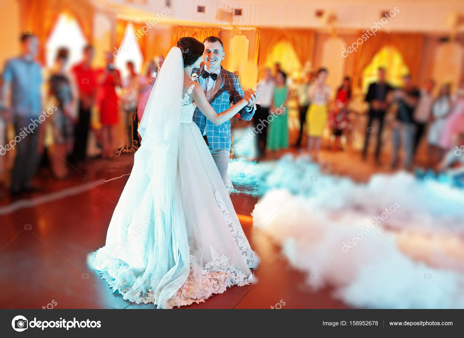 Beautiful wedding couple dancing their first dance in a restaura — Stock Photo © ASphoto777 ...