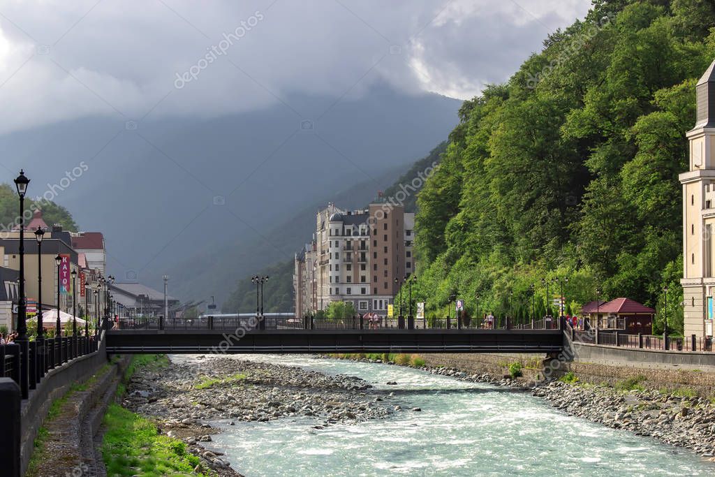 Rusia. Rosa Khutor. Krasnaya Polyana. Sochi. 28 julio 2018. Calles ...