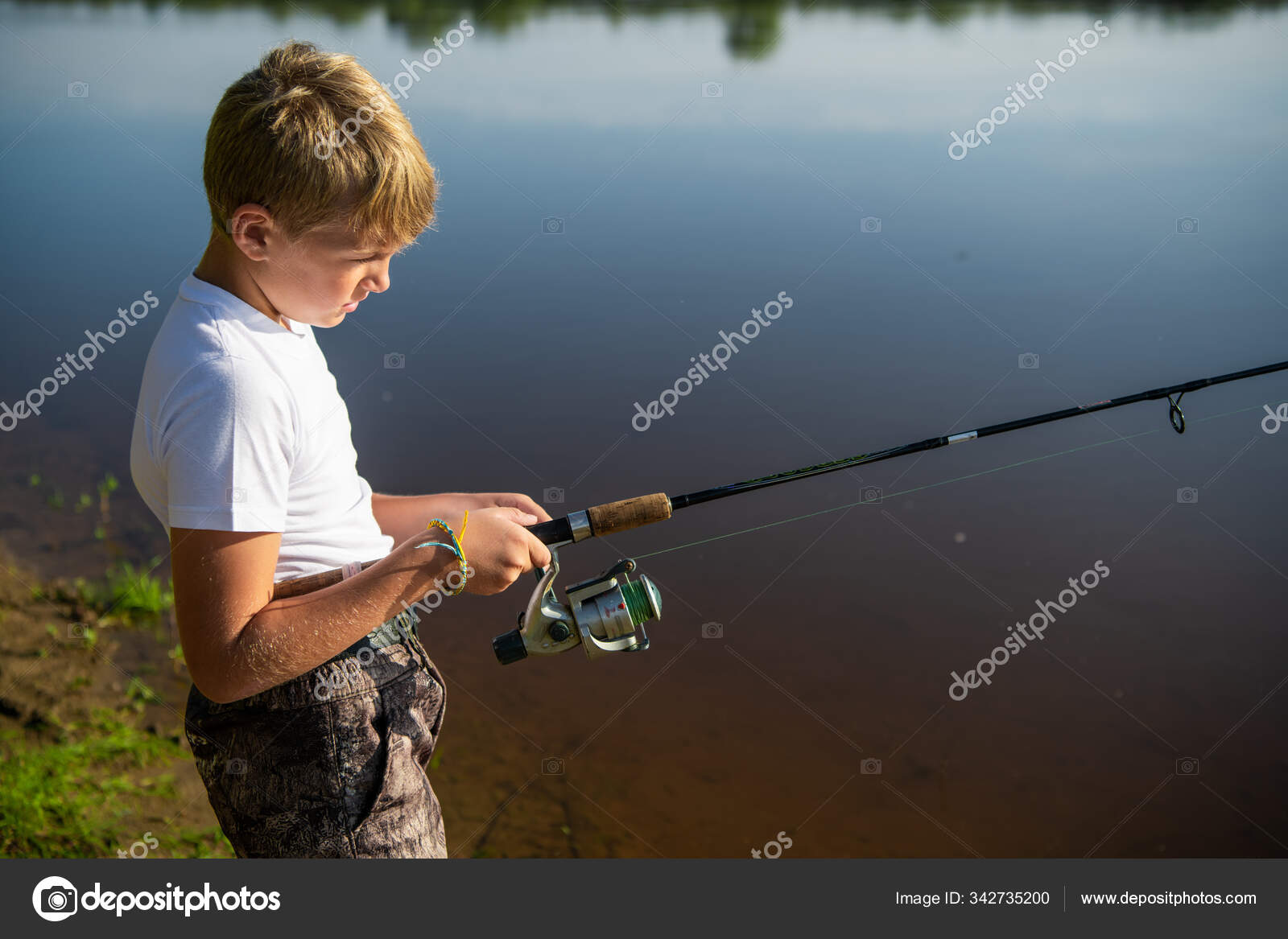 Photo of a young boy fishing outdoors on a summer day. — Stock Photo ...