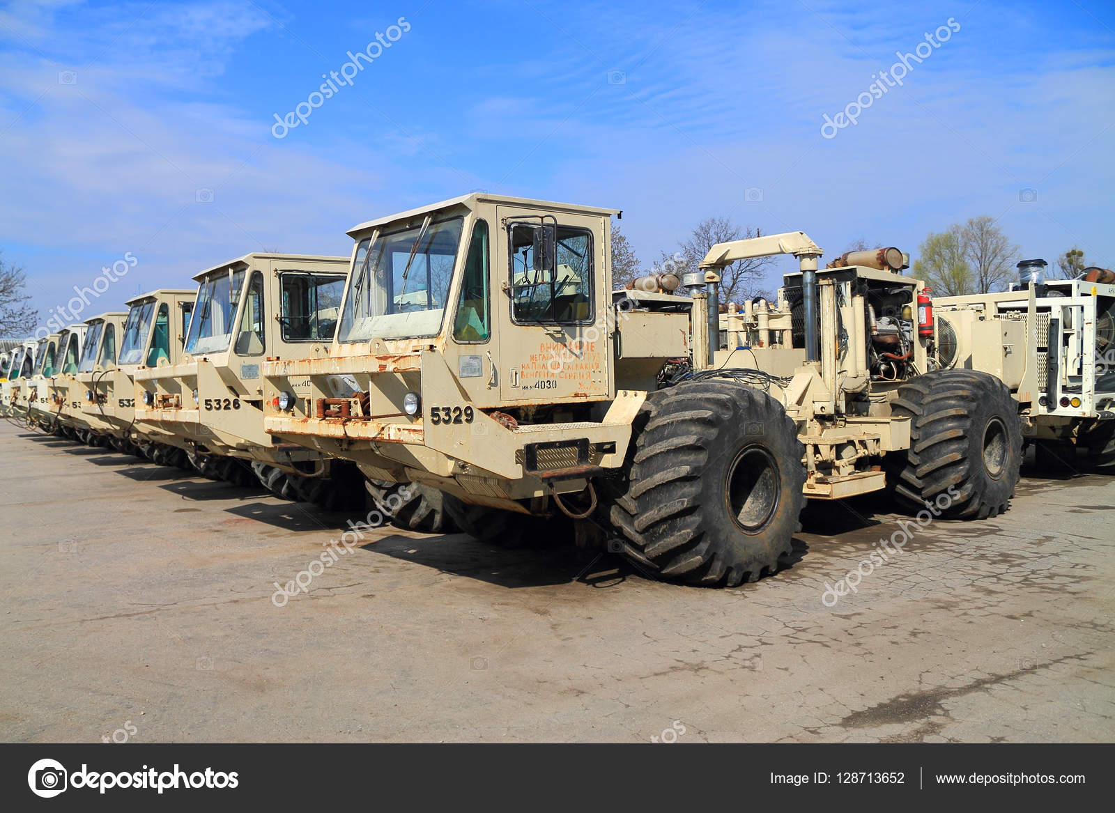Seismic vibrators vehicle INOVA AHV-IV-362 – Stock Editorial Photo ...