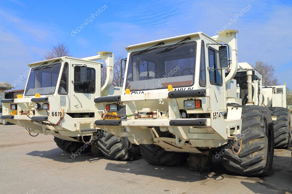 The American seismic vibrators vehicle INOVA AHV-IV-362 – Stock ...