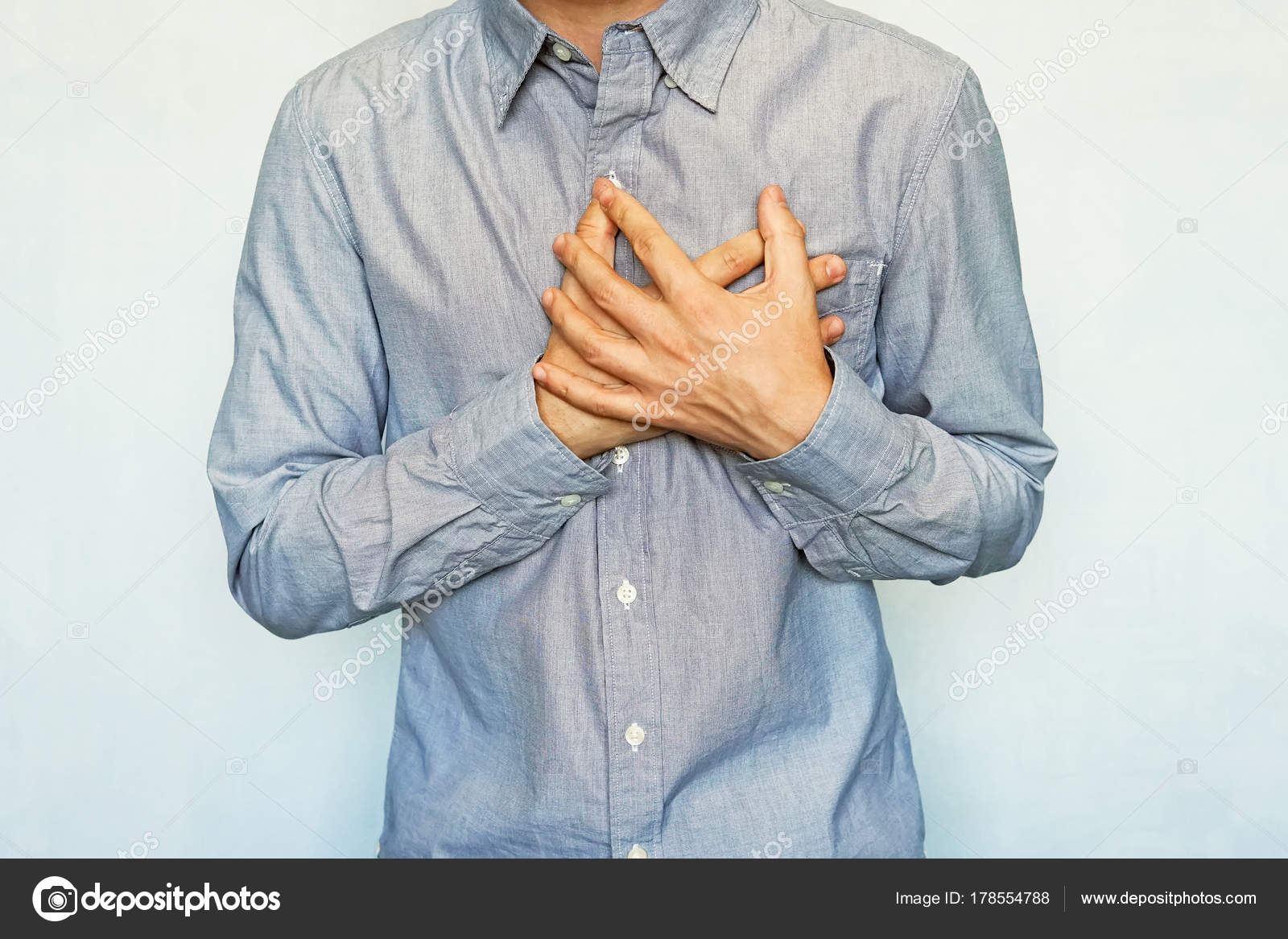 Men with symptoms of acute recurrent heart attack. — Stock Photo ...