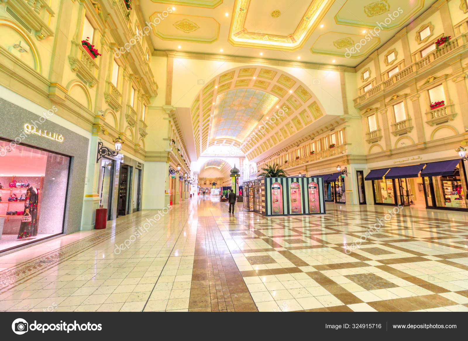 Doha shopping center – Stock Editorial Photo © bennymarty #324915716