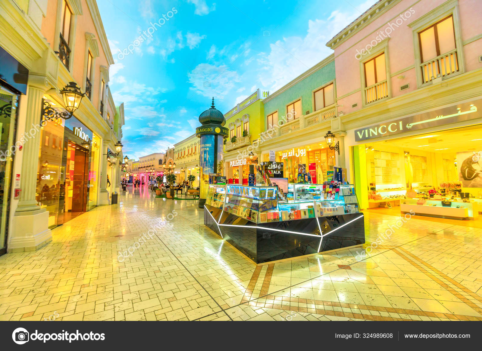 Doha Shopping Mall – Stock Editorial Photo © bennymarty #324989608