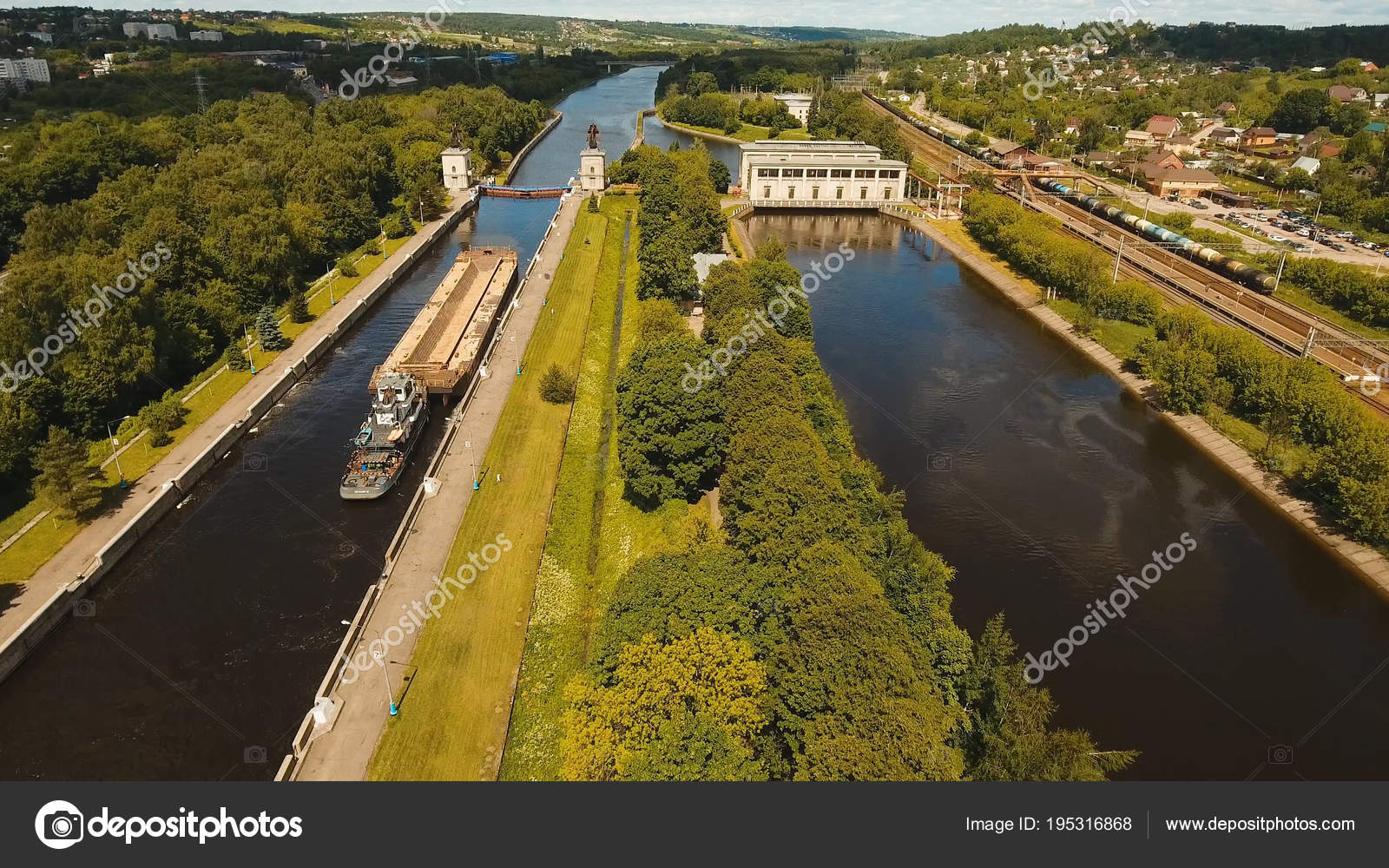Gateway on the river. Sluice Gates. — Stock Photo © Alexpunker #195316868