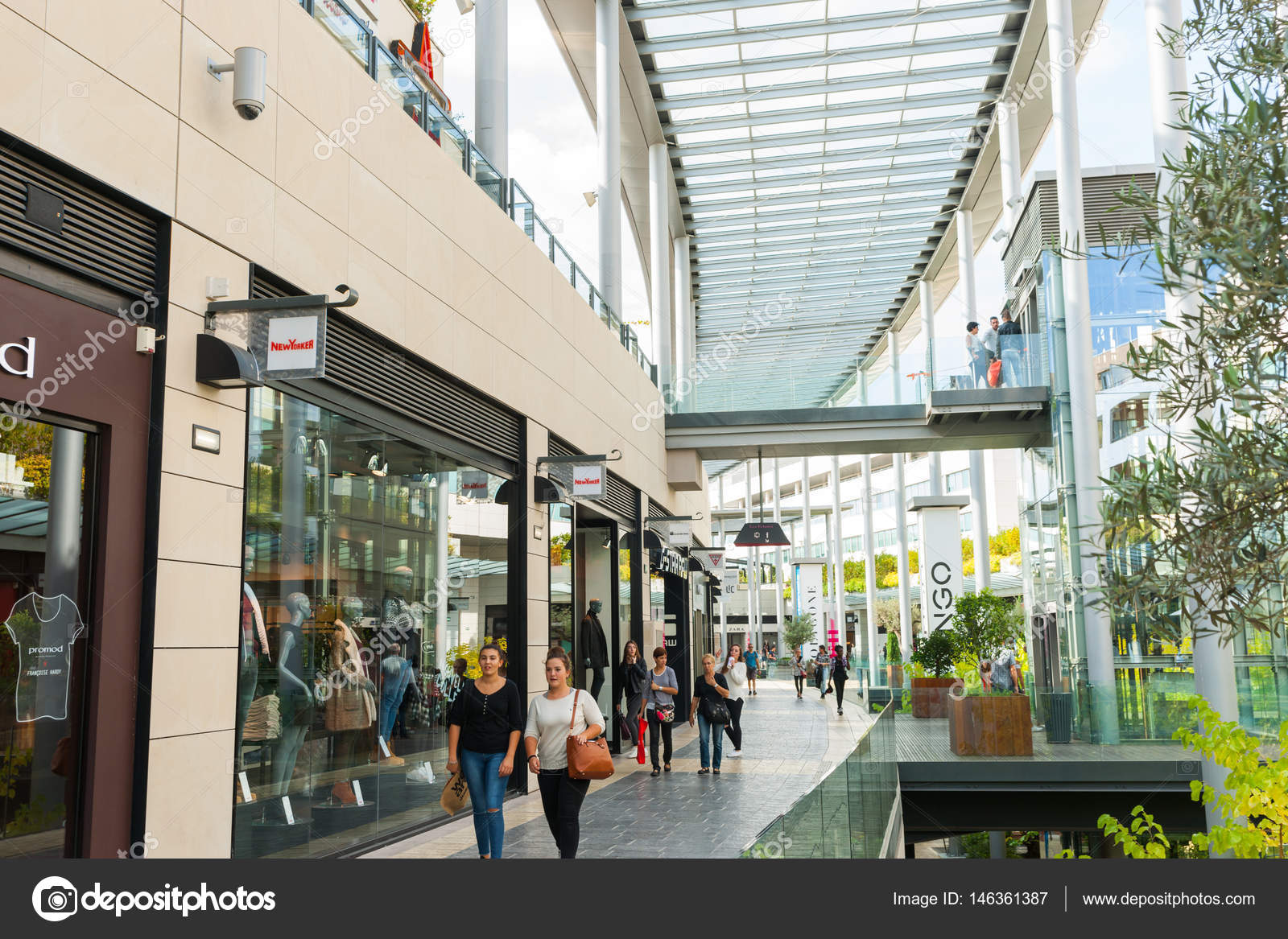 Architecture of modern shopping centre – Stock Editorial Photo © brians101 #146361387
