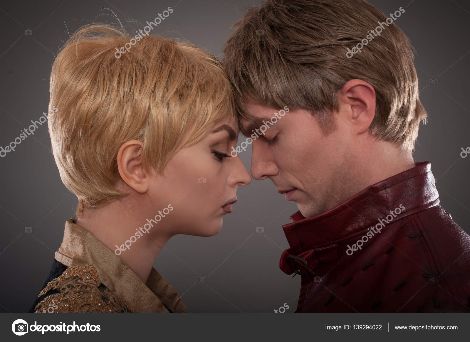 Medieval couple. Valentines Day in Middle Ages costumes. Baroque Stock ...