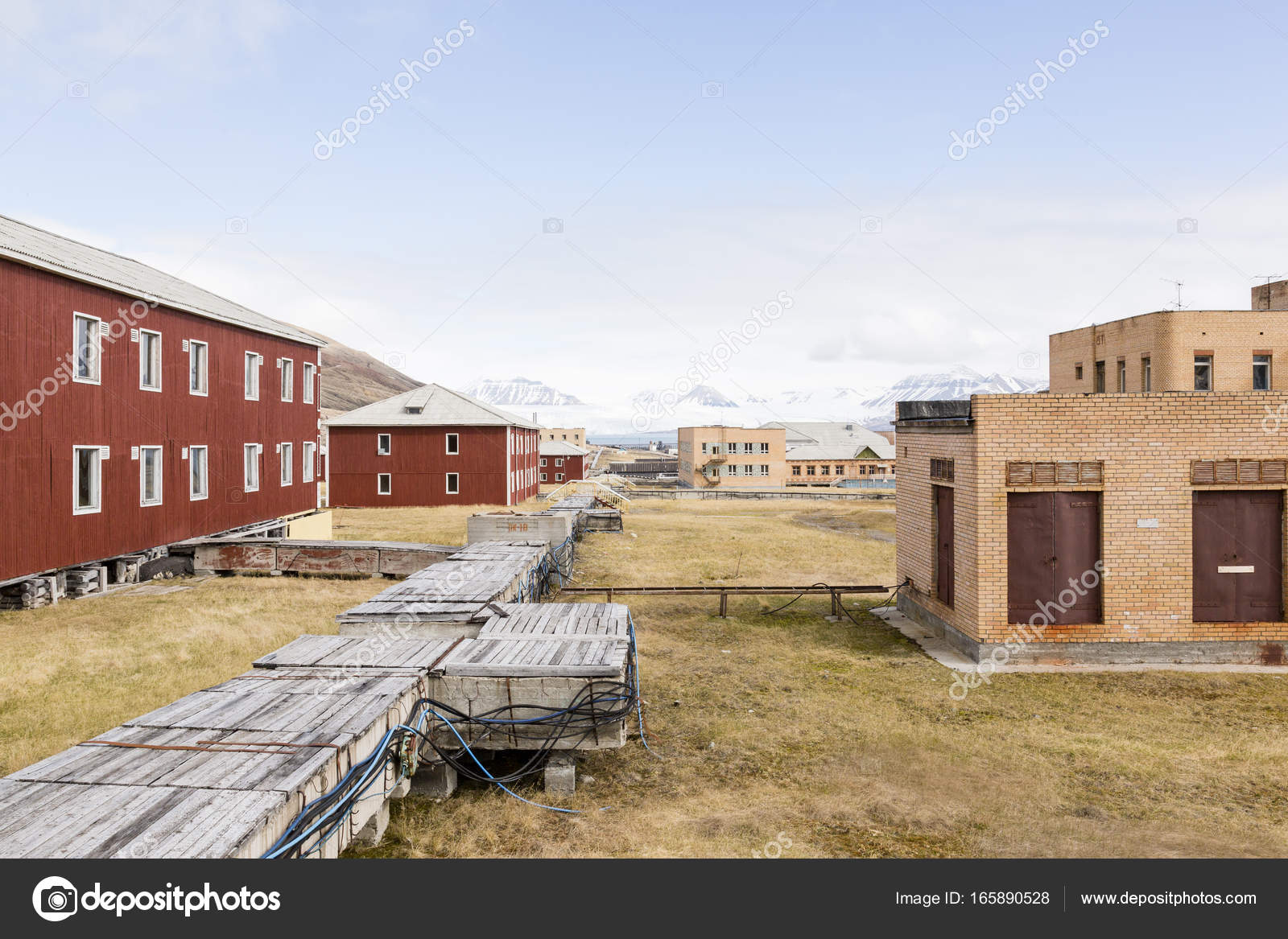 File:Piramida Svalbard Pig House IMG Wikimedia Commons, 57% OFF