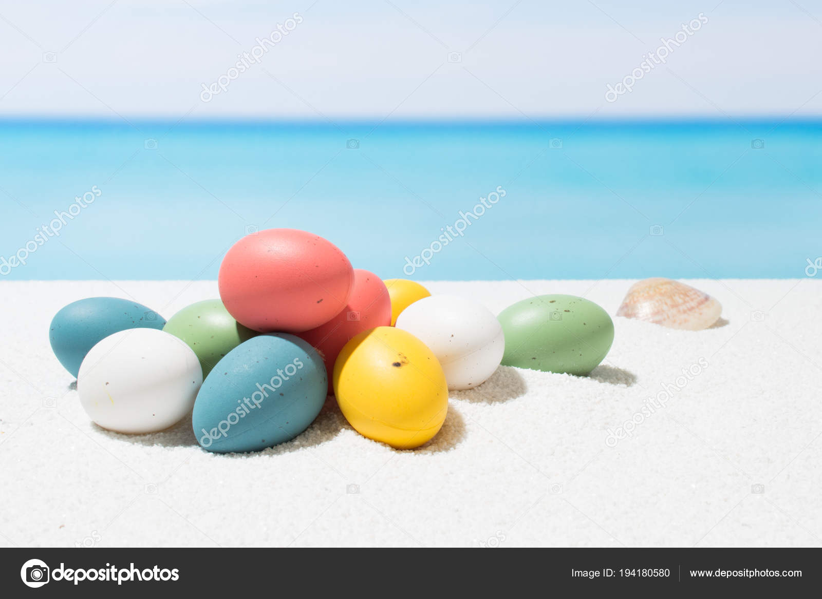 Easter on tropical beach background. Eggs on the white sand. Vac ...
