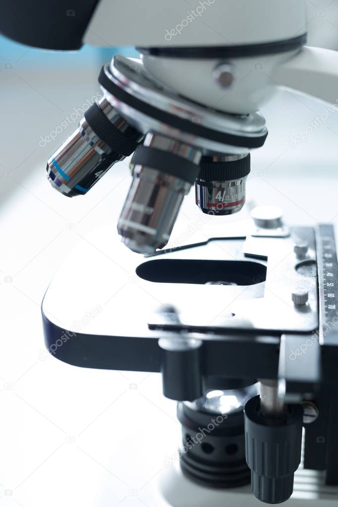 Microscopio moderno en laboratorio: fotografía de stock © Myvisuals ...