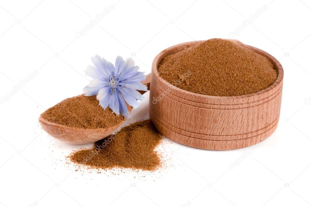 flor de achicoria y polvo de achicoria instantánea aislado sobre un ...